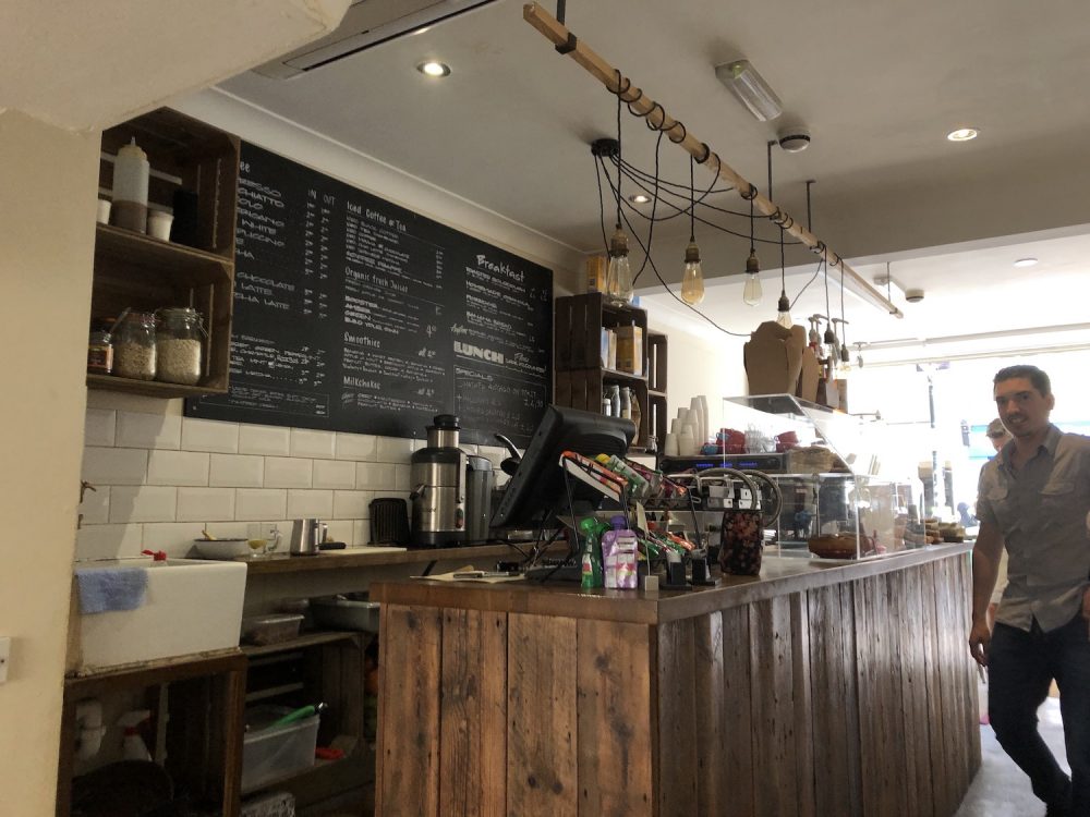 From London Camden Town駅近くにある「ONE SHOT COFFEE」は地元の人たちで賑わう気さくなスタッフが魅力の ...